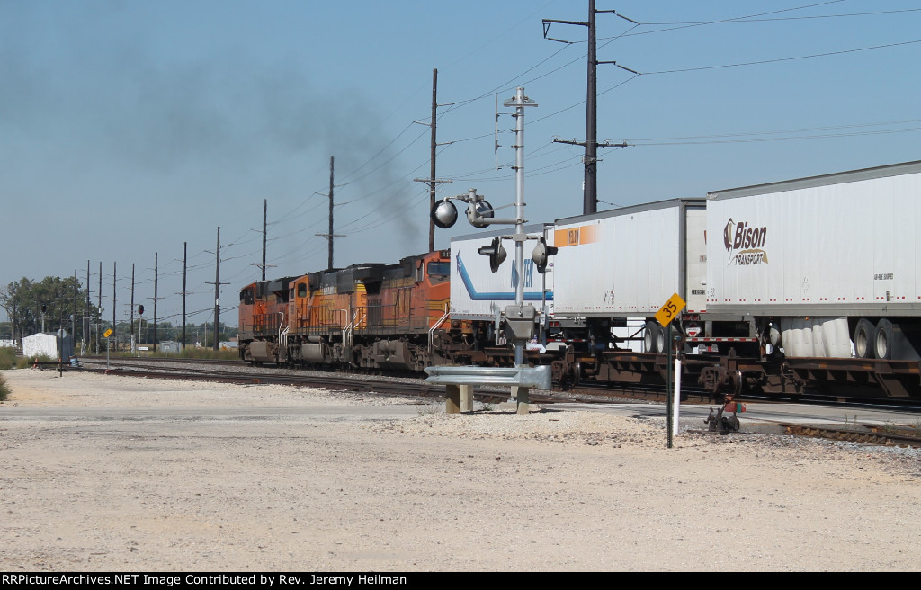 BNSF 6963 & others (4)